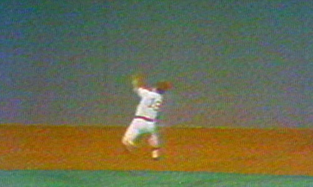 WS1975 Gm4: Lynn robs Griffey with incredible catch - Crush That Sports