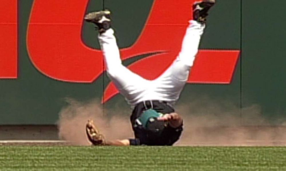 SD@SEA: Javier's acrobatic home run robbing catch - Crush That Sports