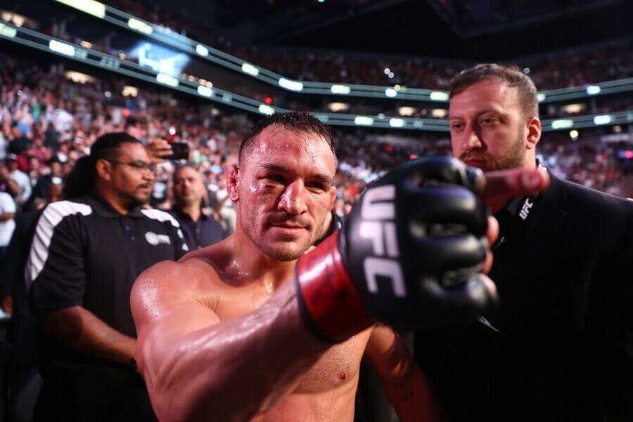 Michael Chandler Knocks Out Tony Ferguson With a Brutal Front Kick to ...