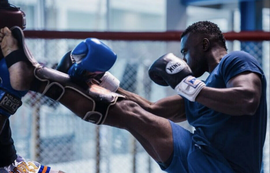 Uriah Hall Wins Boxing Debut Against Le'Veon Bell - Crush That Sports